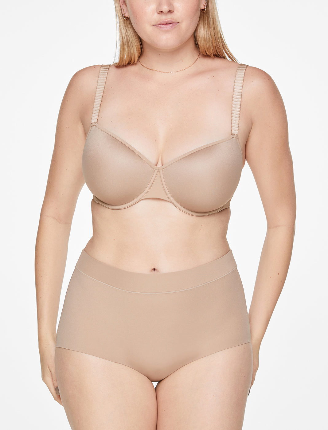 4 Bras For Women with Petite Frames & Large Busts - Best Bra Style For Big Busts & Small Frames ...
