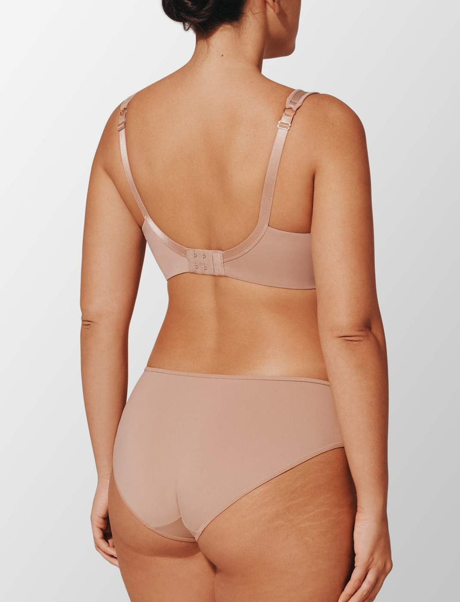 How to Choose the Right Bra For Your Outfit - Wearing The Right Bra For ...